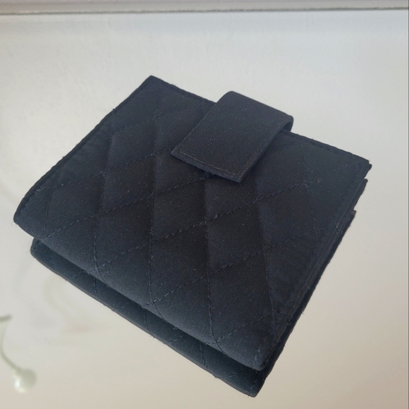 Vera Bradley | Bags | Vera Bradley Compact Black Microfiber Quilted ...